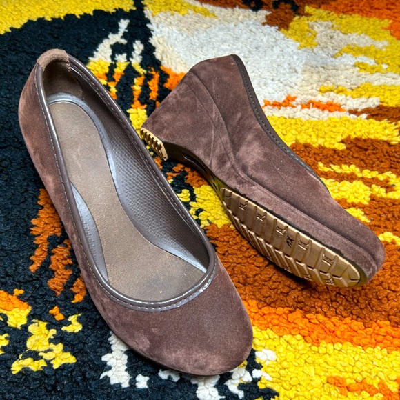 CROCS | Shoes | Comfy Cute Crocs Chocolate Velvet Wedges | Poshmark